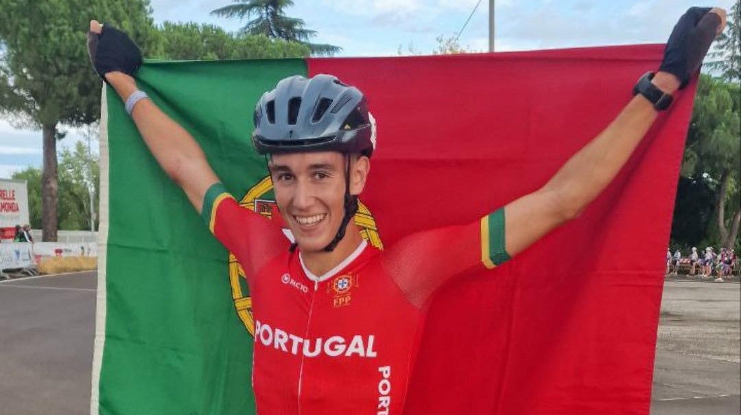 Afonso Silva sagra-se campeão do Mundo - Patinagem