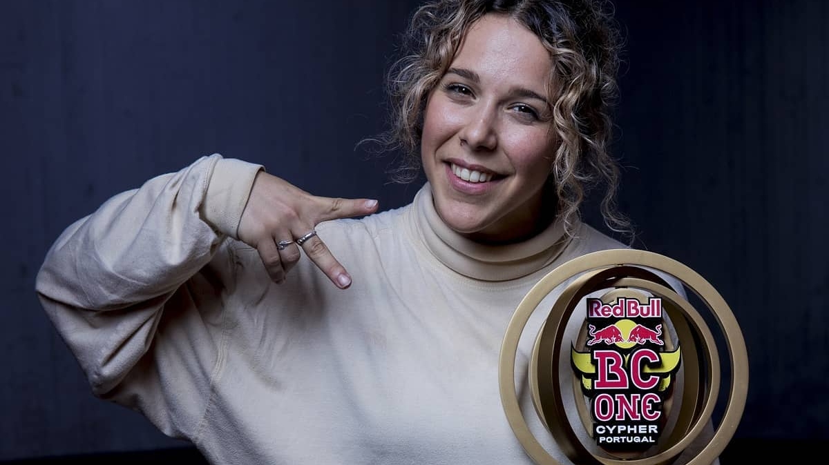 Vanessa Marina dança no Porto à procura de Paris - Dança