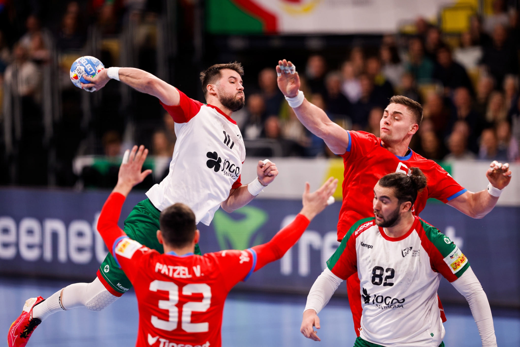 Portugal bate Chéquia e está no Main Round do Europeu - Andebol