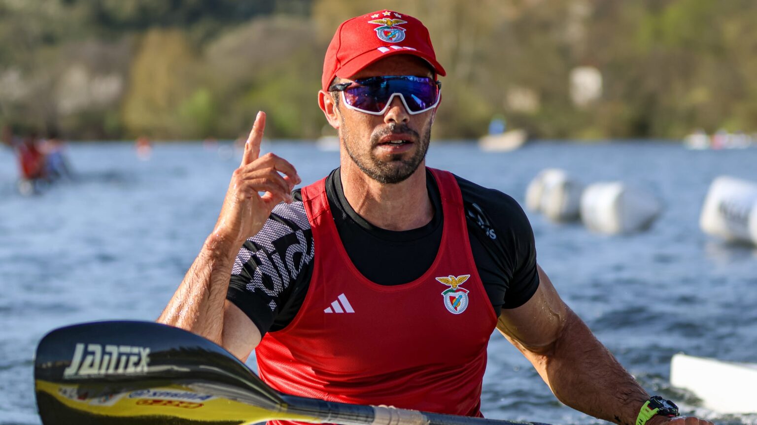 Fernando Pimenta volta a ser campeão nacional de fundo - Canoagem