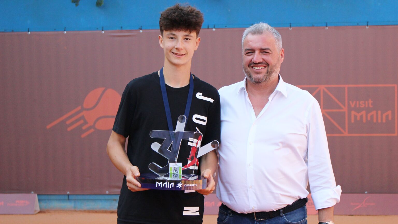 Jana Kovackova e Eric Lorimer triunfam na Maia - Ténis